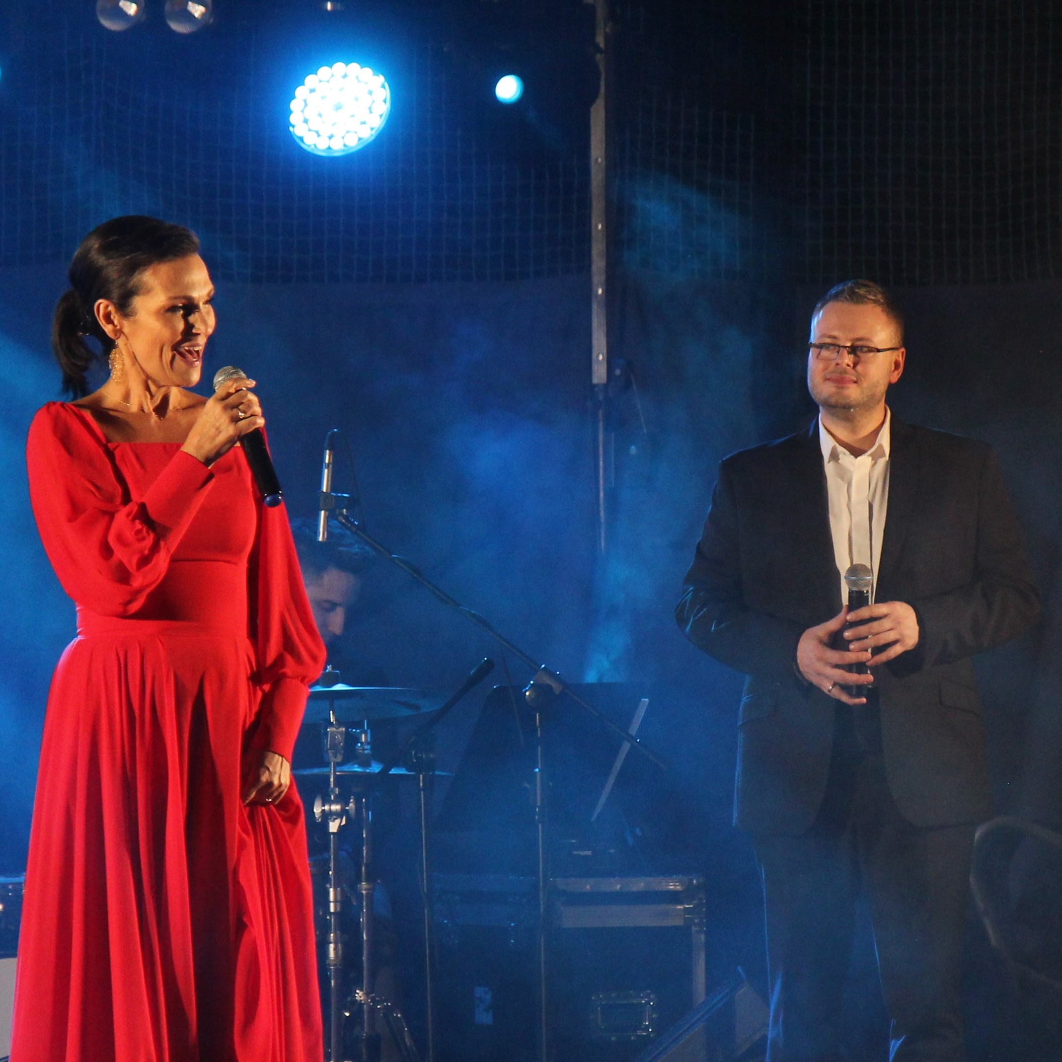 Olga Bończyk i Michał Steciak wystąpili w Nagoszewie, wraz z zespołem ...