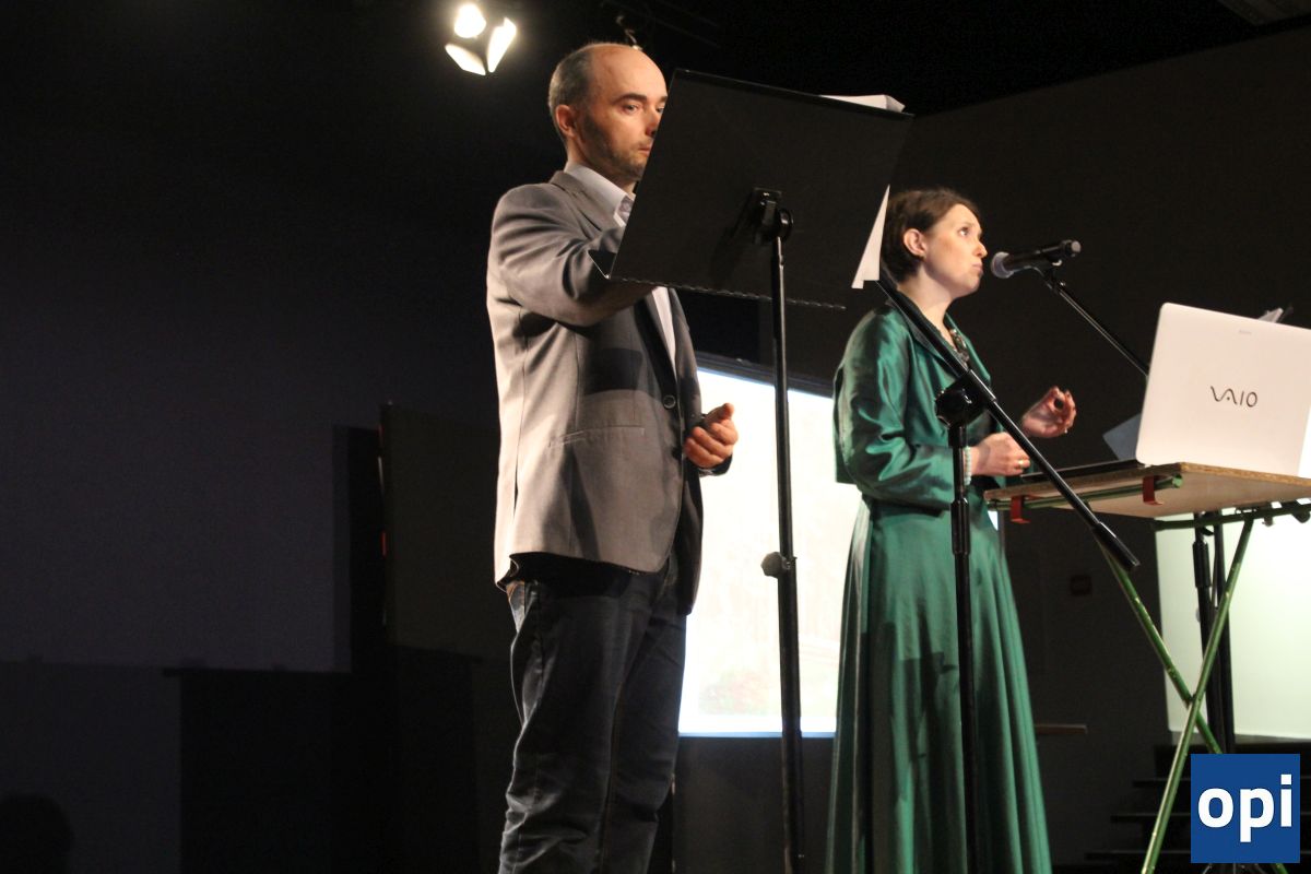 Anna i Tomasz Ostrowscy na spotkaniu UTW (zdjęcia) - Aktualności | OPI ...